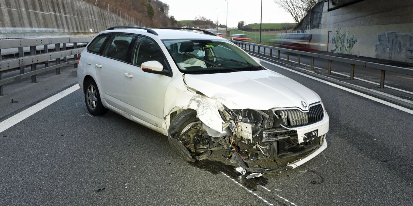 Autolenker prallt auf A2 bei Knutwil LU in Anpralldämpfer | Nau.ch