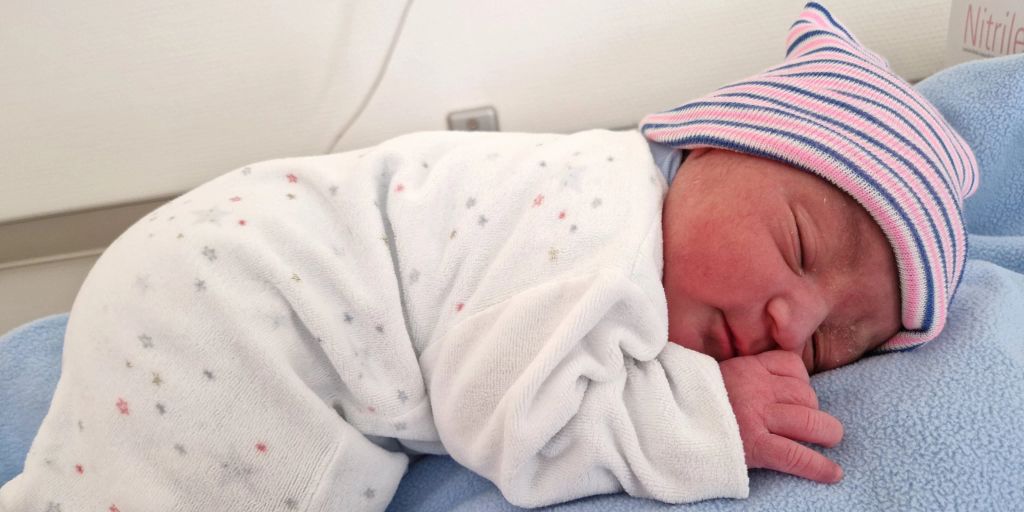 Erste Babys 2023: Janina und Yoonis wurden um 00:01 Uhr geboren