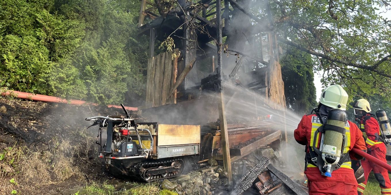 Goldingen SG: Baumhütte in Brand geraten | Nau.ch