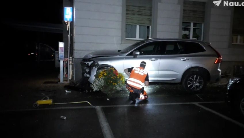 Bassersdorf ZH: Zwei Verletzte bei Autounfall in Dorfplatzkreisel