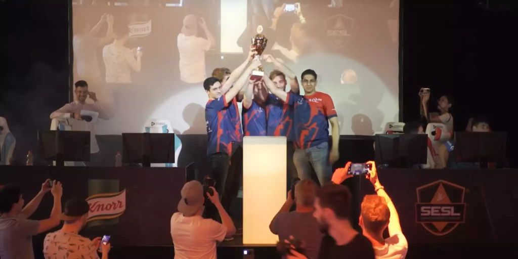 Swiss eSports Weekly: Trophäen für die besten Schweizer eSportler