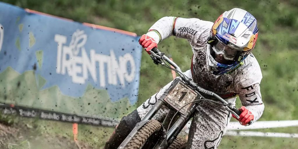 Loïc Bruni baut Gesamtführung beim Downhill-Weltcup aus