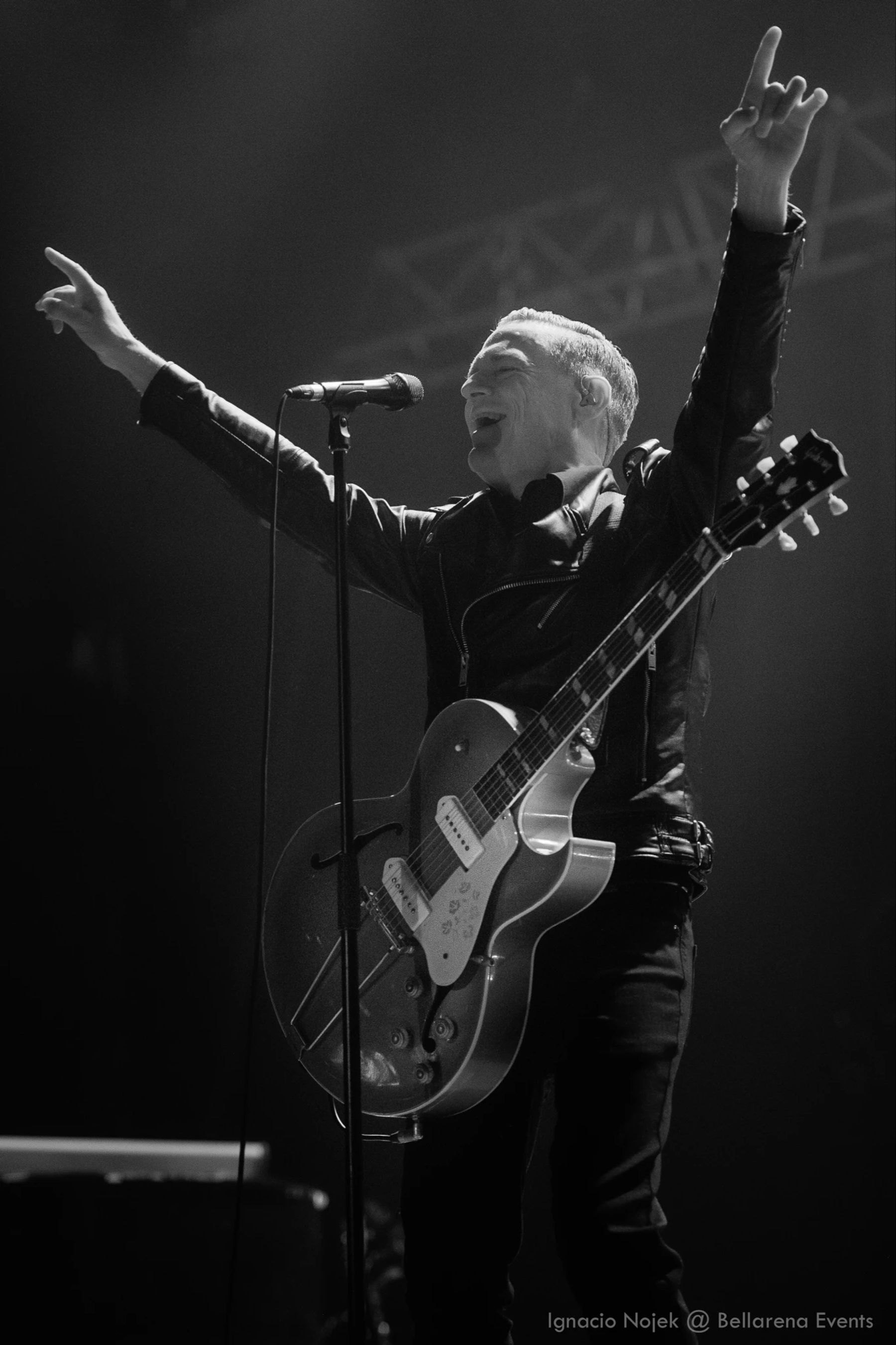 Bryan Adams bringt Fans zum Mitsingen | Nau.ch