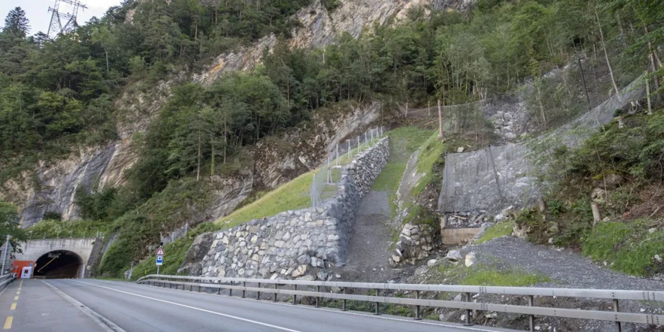 Die wegen Steinschlags gesperrte Axenstrasse ist wieder offen | Nau.ch