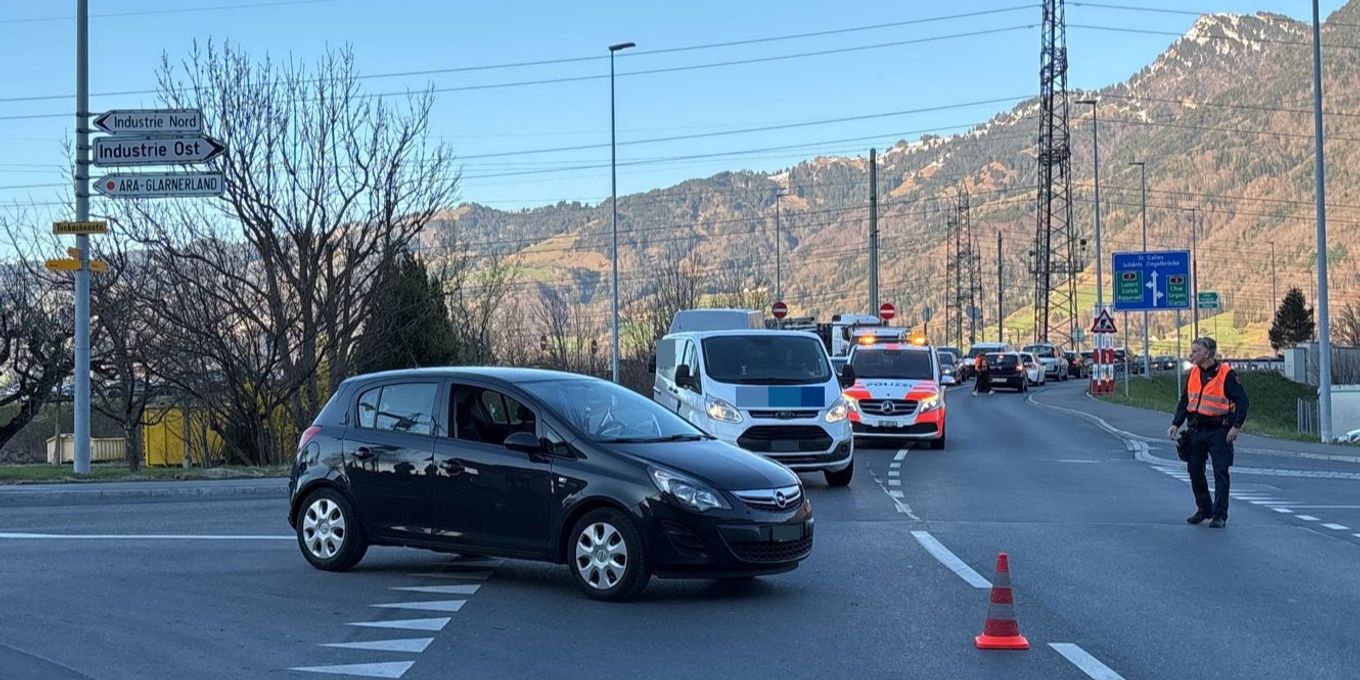 Bilten GL: Kollision mit zwei Autos führt zu Verkehrsbehinderungen | Nau.ch