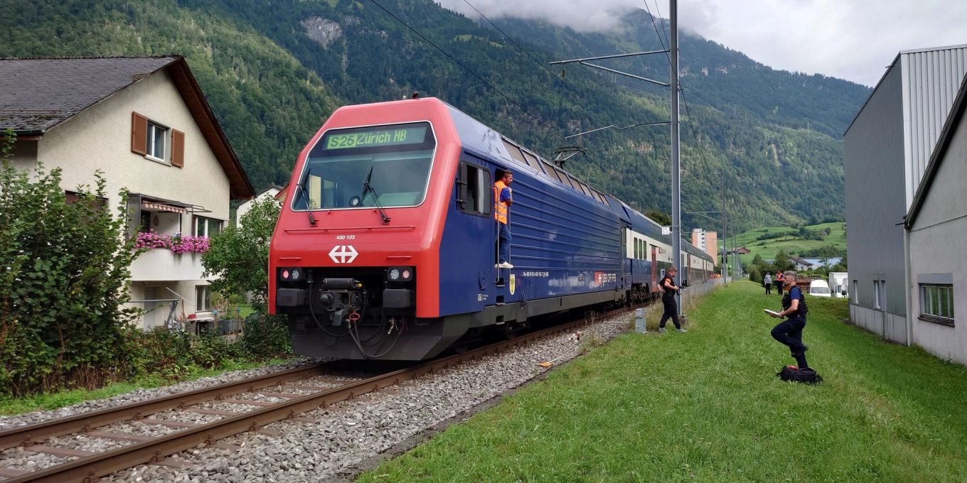 Ennenda GL: Frau (57) gerät auf Gleise und wird von S-Bahn erfasst | Nau.ch