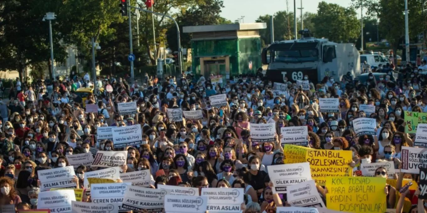 Tausende Frauen protestieren in der Türkei gegen häusliche Gewalt | Nau.ch