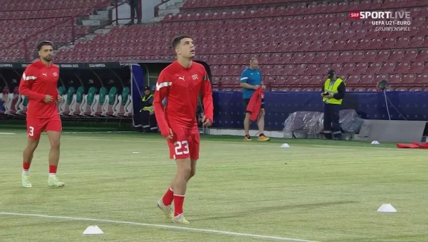 Schweizer Nati: Stürmer Amdouni zeigt Jonglier-Künste – mit Kaugummi