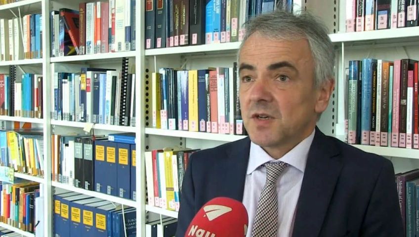 Prof. Markus Schefer kämpft gegen Versicherungsspione