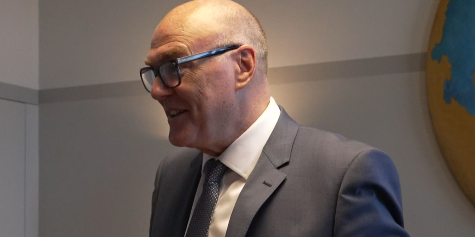 Darum hat Martin Pfister immer ein rotes Handy dabei | Nau.ch