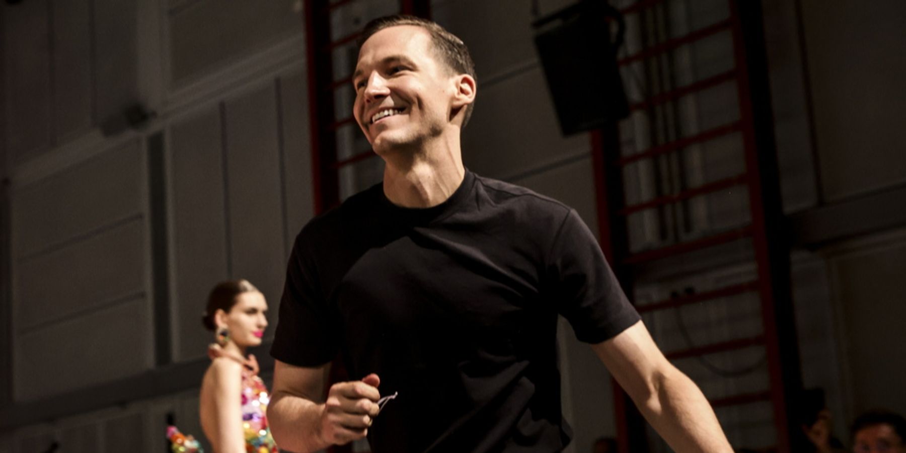 Modedesigner Kévin Germanier stellt im Mudac Lausanne aus | Nau.ch