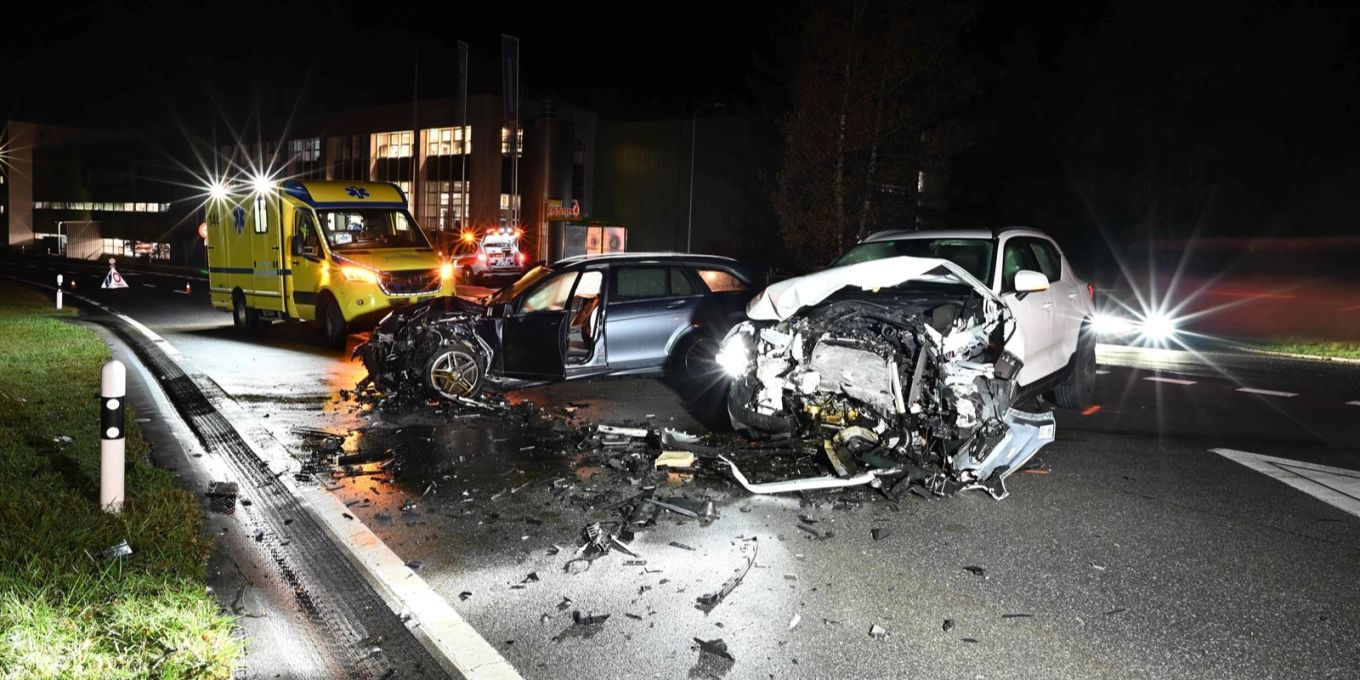 Rhäzüns GR: Zwei Autofahrer bei Kollision verletzt | Nau.ch