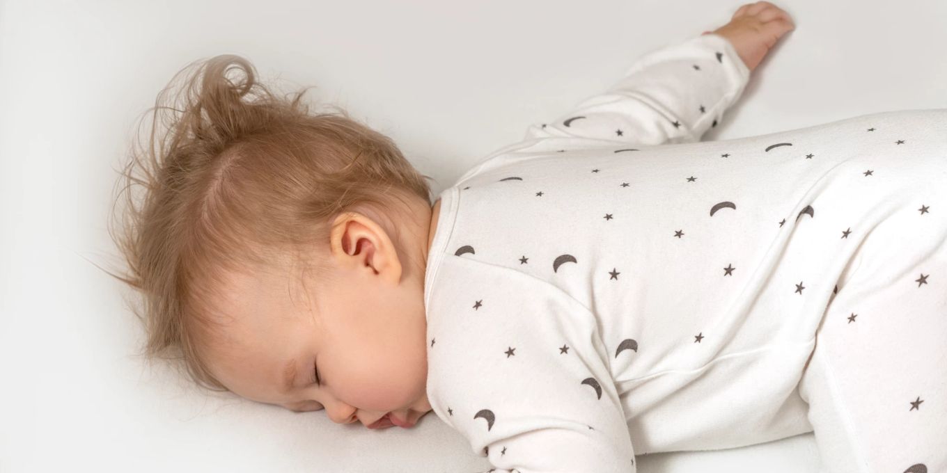 Bauchlage im Schlaf: Wann Ihr Baby bereit ist | Nau Family