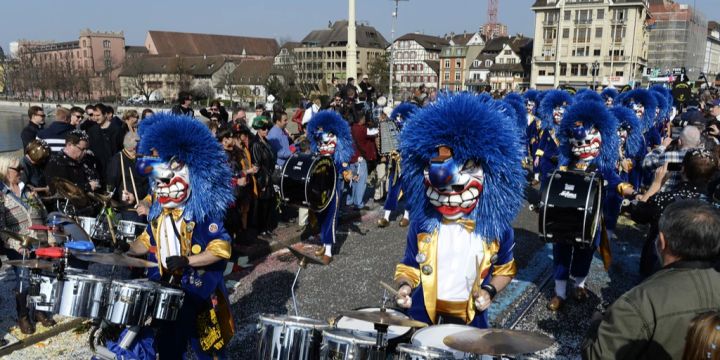 Basler Fasnacht: Tausende zeigen am Cortège ihre Sujets | Nau.ch