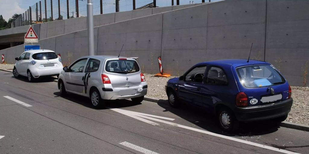 Drei Autos kollidieren