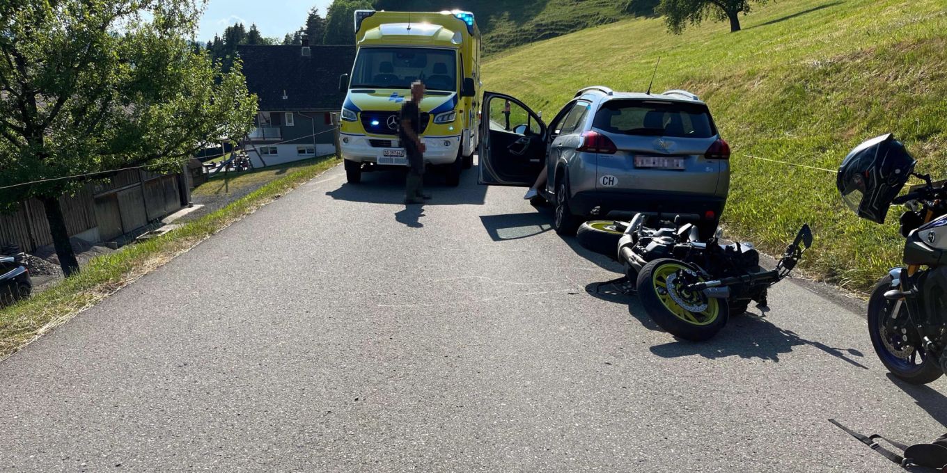Auffahrunfall in Bächli SG: Motorradfahrer (28) unbestimmt verletzt | Nau.ch