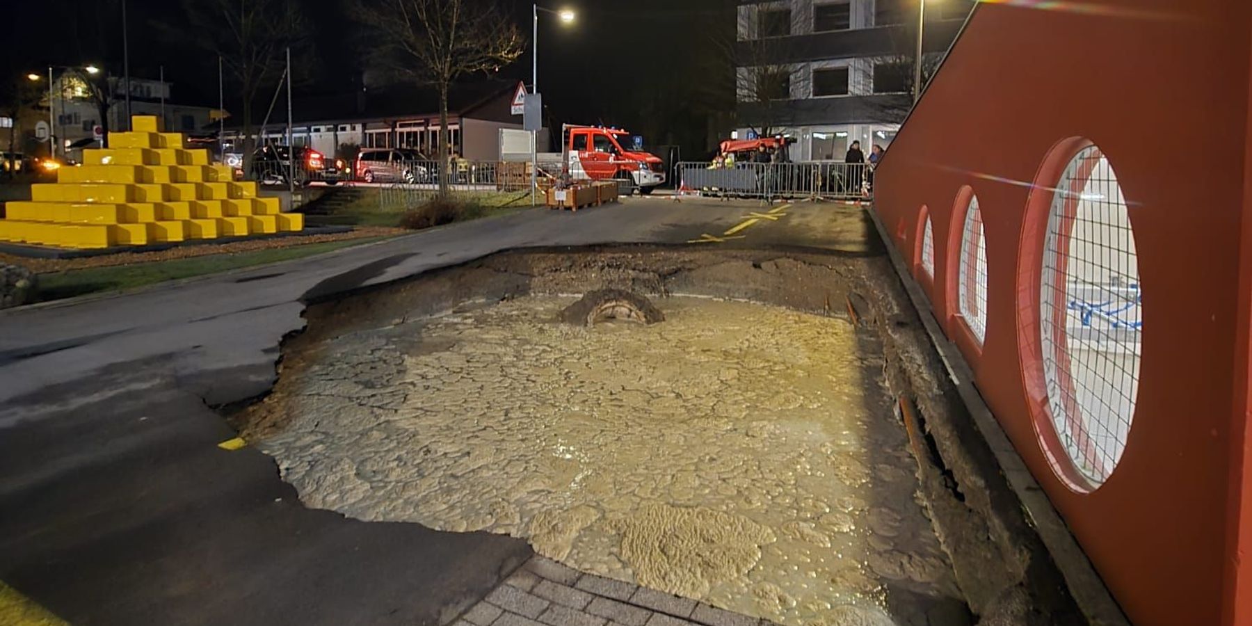 Mysteriöses Loch: Boden in Baar ZG sackt plötzlich um einen Meter ab ...