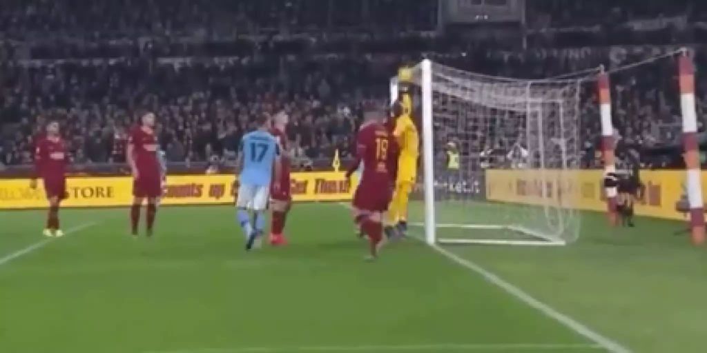 Goalie von AS Roma mit Riesen-Flop im Derby gegen Lazio