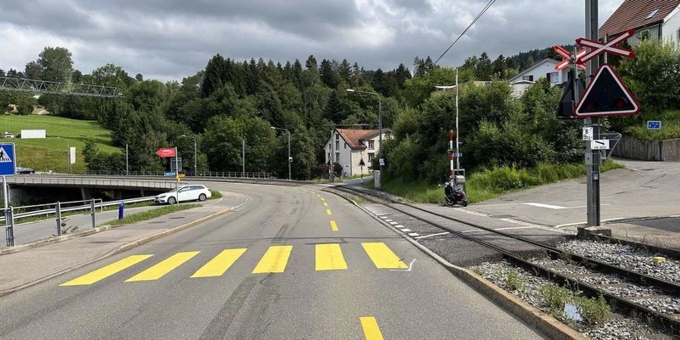 Trogen AR: Auto fährt auf Rollerfahrerin (35) auf | Nau.ch