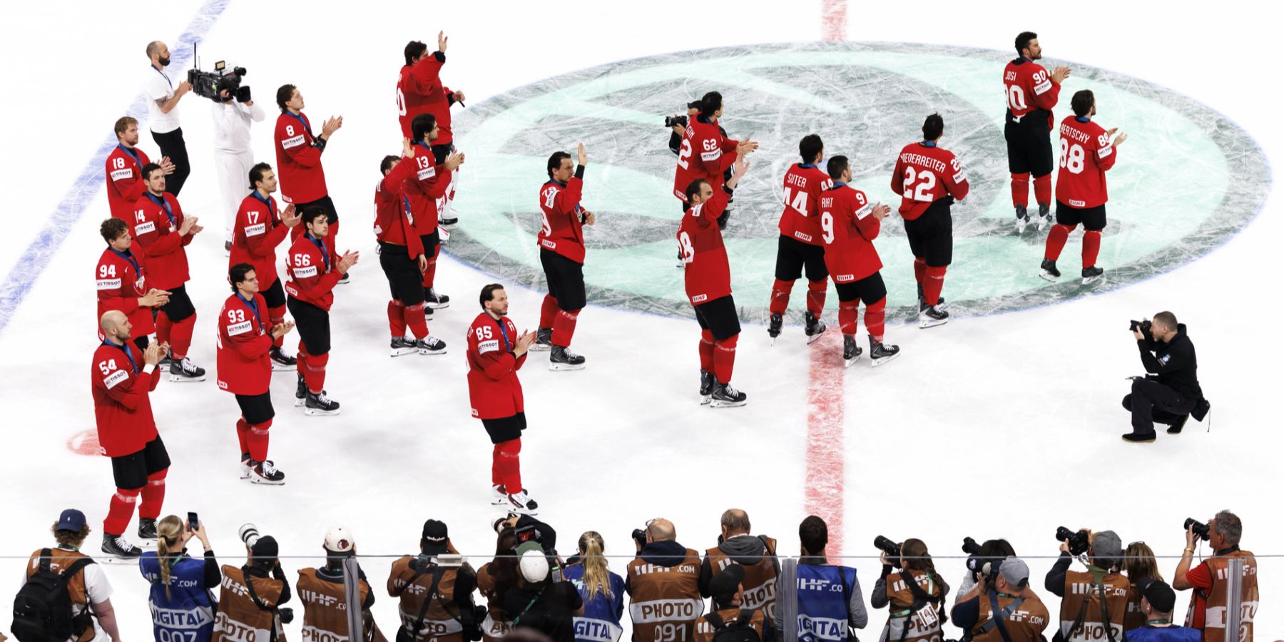Flugzeug fliegt ein Herz für das Eishockey-Nationalteam | Nau.ch