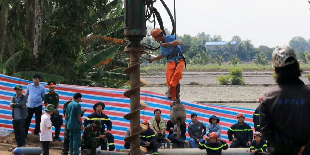 Vietnam: Ringen um Jungen in 35 Meter tiefem Betonrohr geht weiter