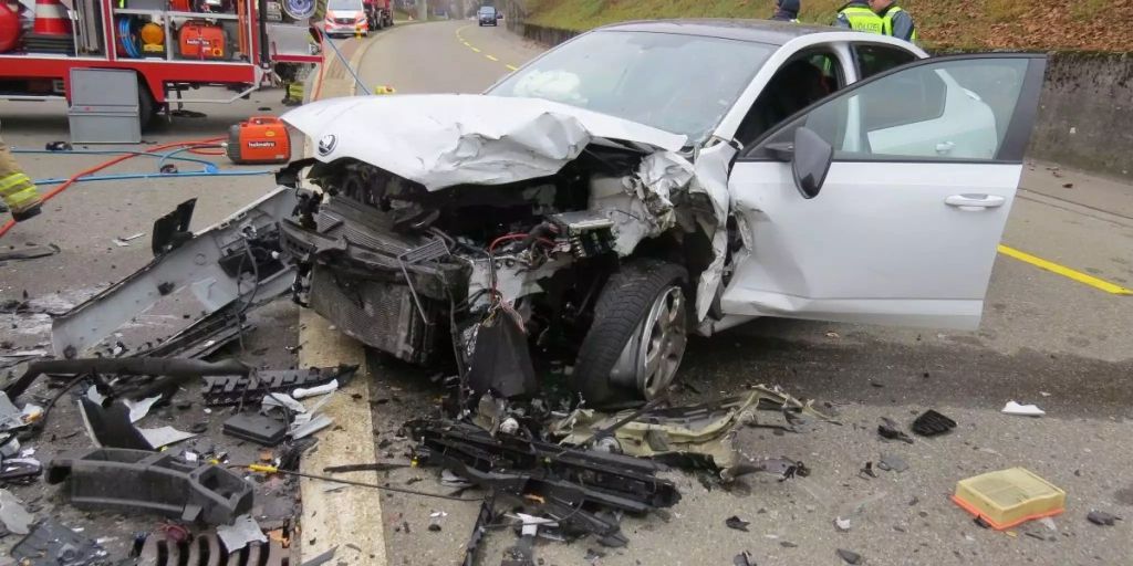 Frontalkollision fordert drei Verletzte