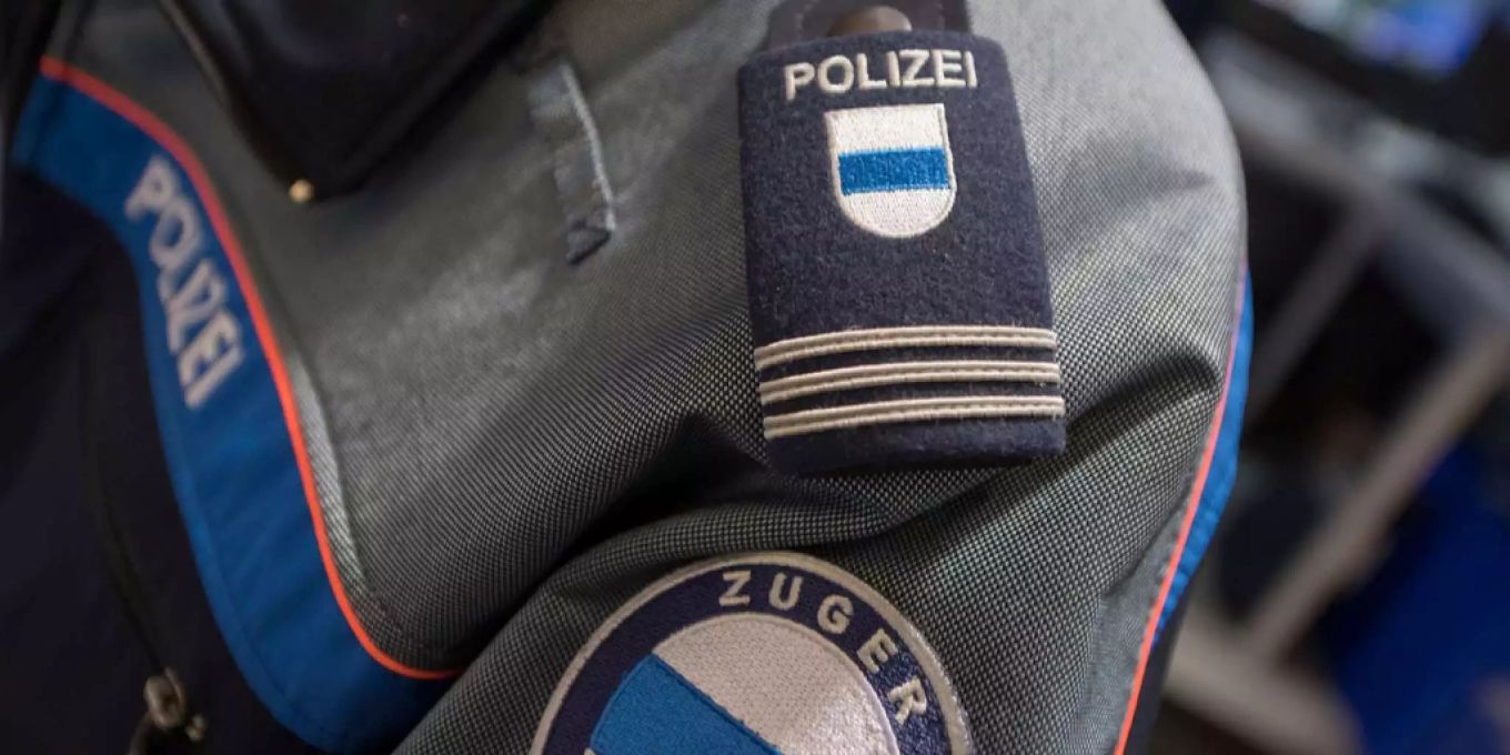 In Schlangenlinie auf Autobahn: Zuger Polizei nimmt Autofahrer fest ...