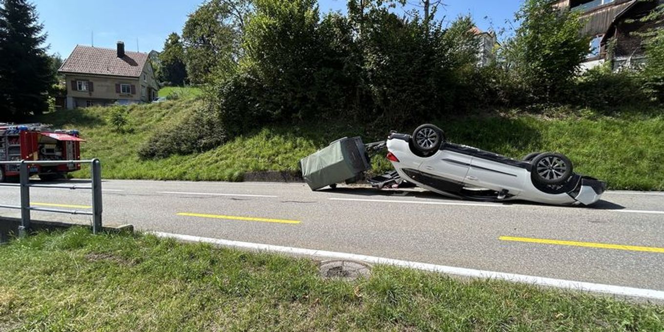 Trogen AR: Auto mit Anhänger überschlägt sich – wegen Sekundenschlaf ...