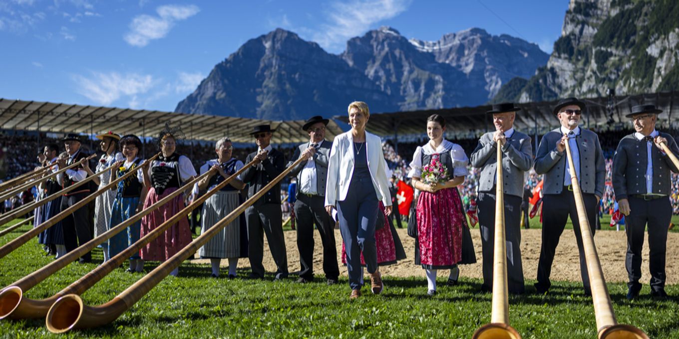 Bundespräsidentin Keller-Sutter: Schwingsport als Symbol der Schweiz ...