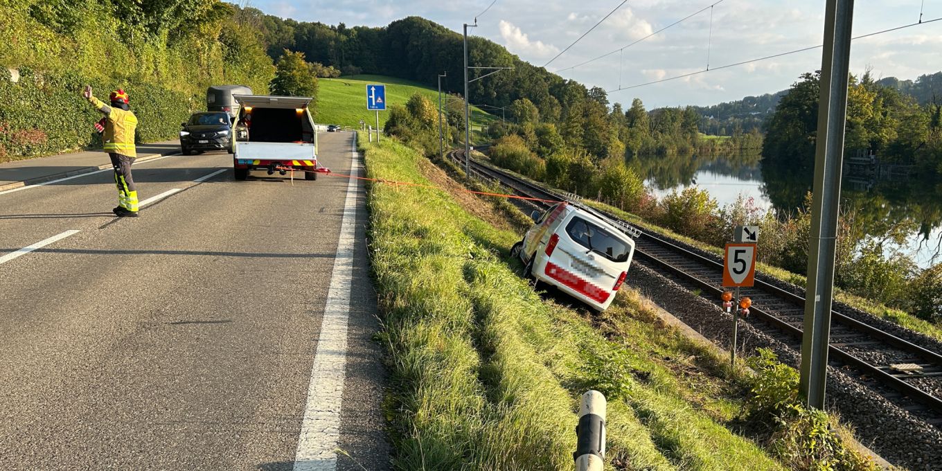 Kradolf TG: Lieferwagen fährt Böschung hinunter | Nau.ch