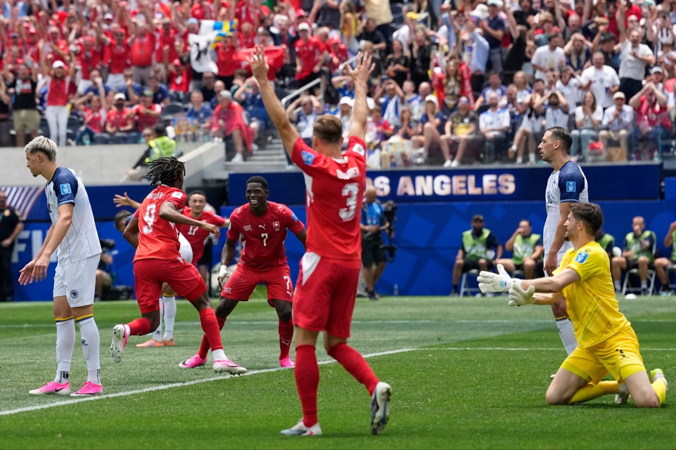 WM 2026: Schweizer Nati schlägt zehn Bosnier verdient mit 4:1 | Nau.ch