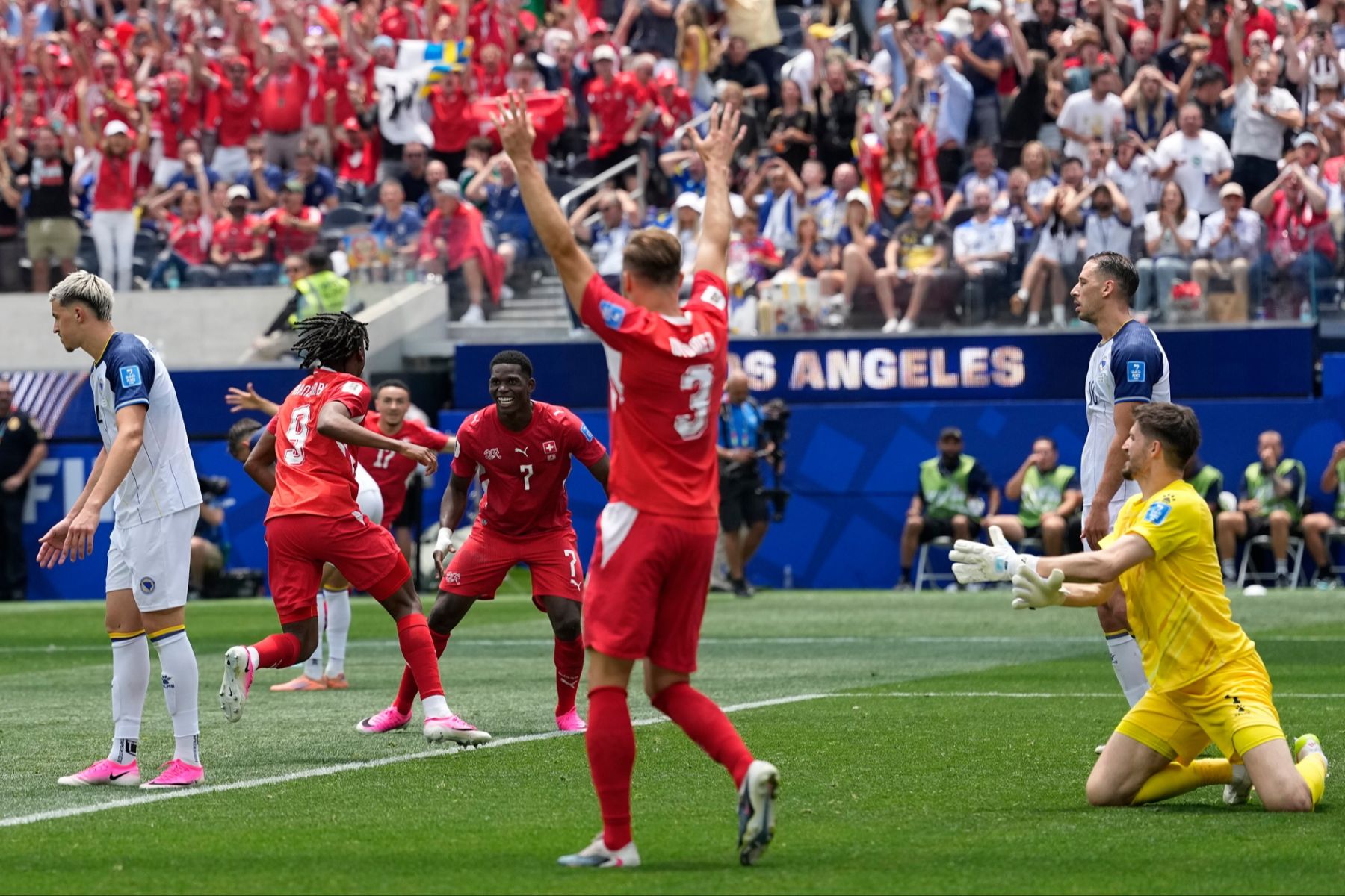 WM 2026: Schweizer Nati schlägt zehn Bosnier verdient mit 4:1 | Nau.ch