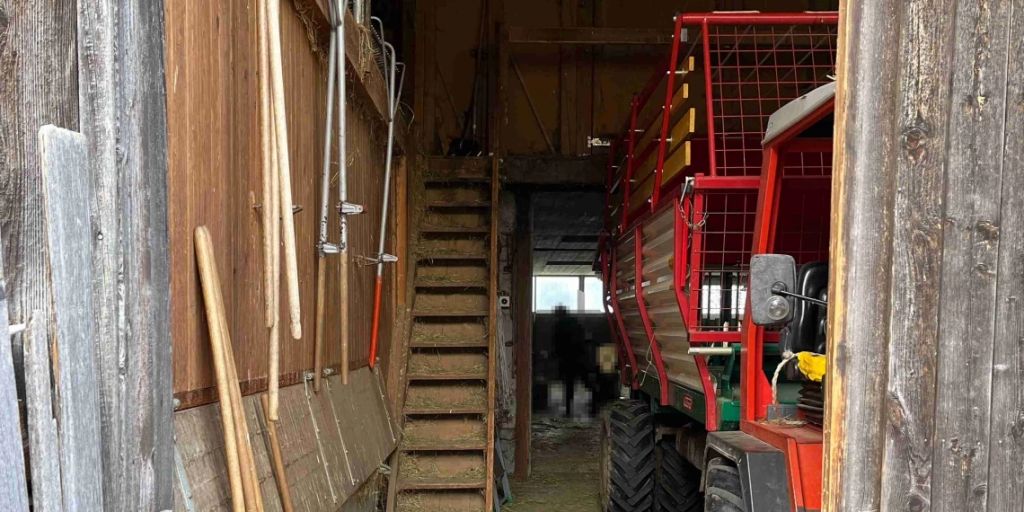 Krummenau SG: Einjähriger Knabe fällt 2.6 Meter von Heuboden