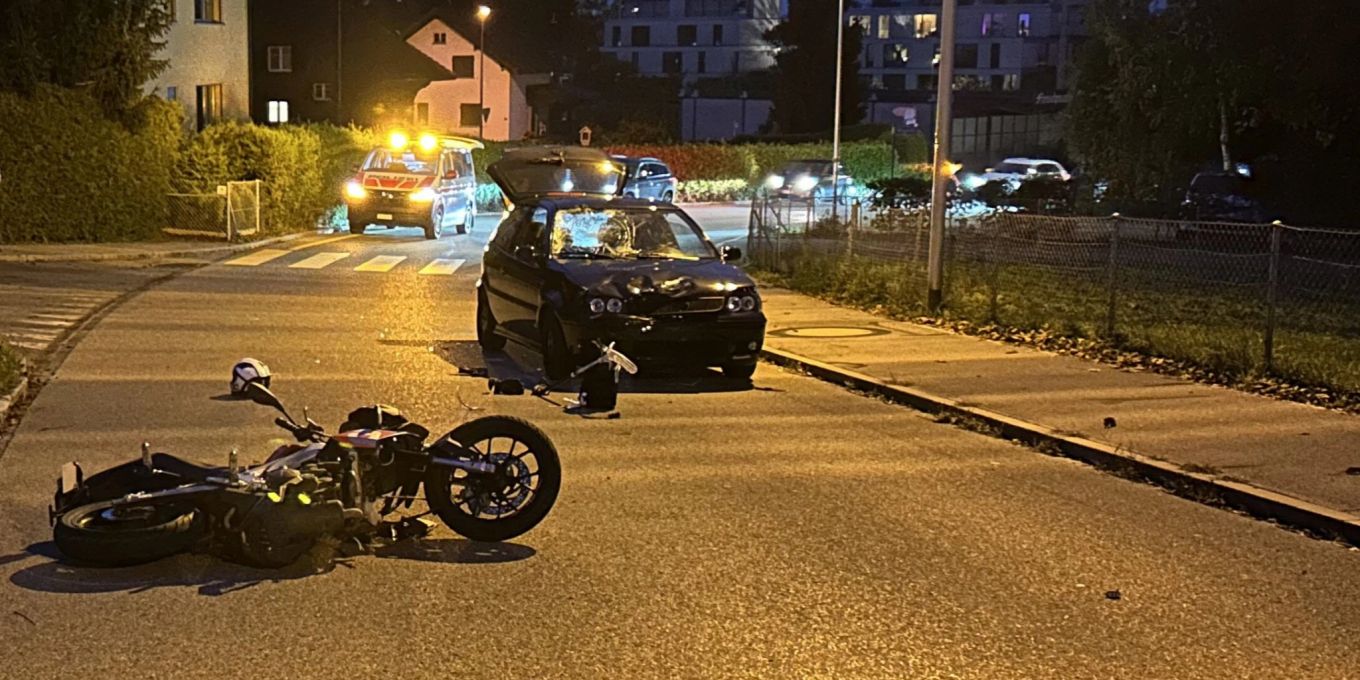 Kollision in Altendorf SZ: Motorradfahrer (16) erheblich verletzt | Nau.ch