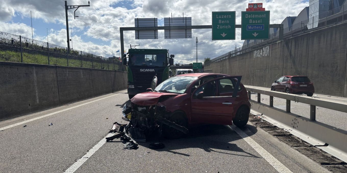 Muttenz BL: Unfall zwischen Personenwagen und Lastwagen auf der A2 | Nau.ch