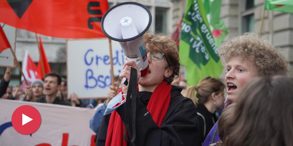 Credit Suisse: Hunderte demonstrieren auf dem Paradeplatz