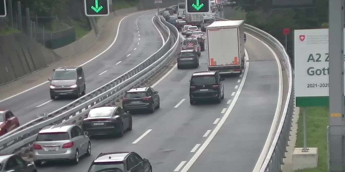 Fast zwei Stunden Wartezeit wegen Stau vor Gotthard-Nordportal | Nau.ch