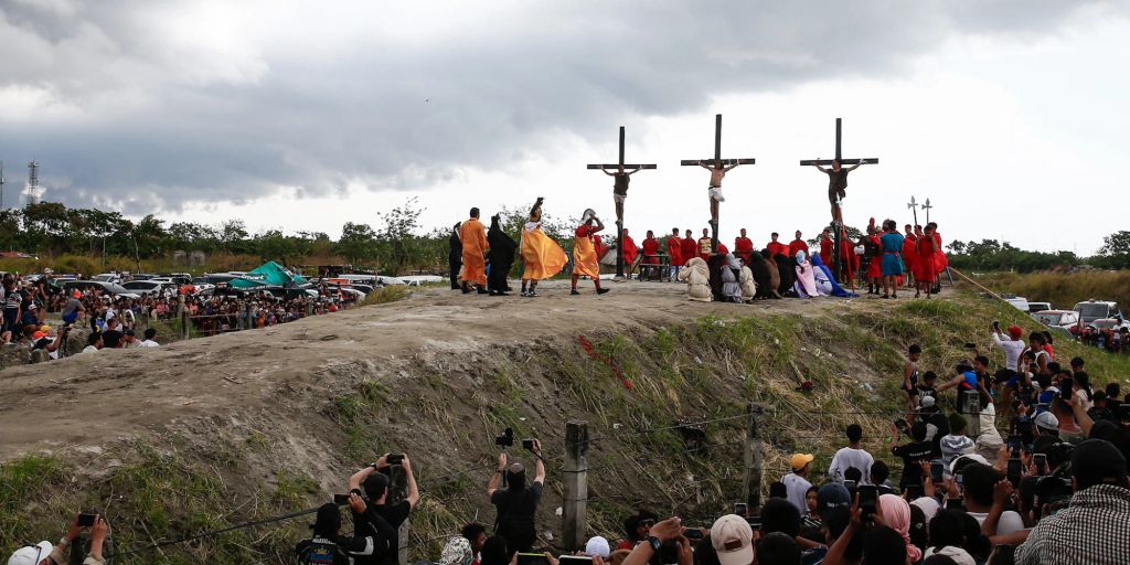 Ans Kreuz genagelt: Extreme Karfreitagsrituale auf den Philippinen
