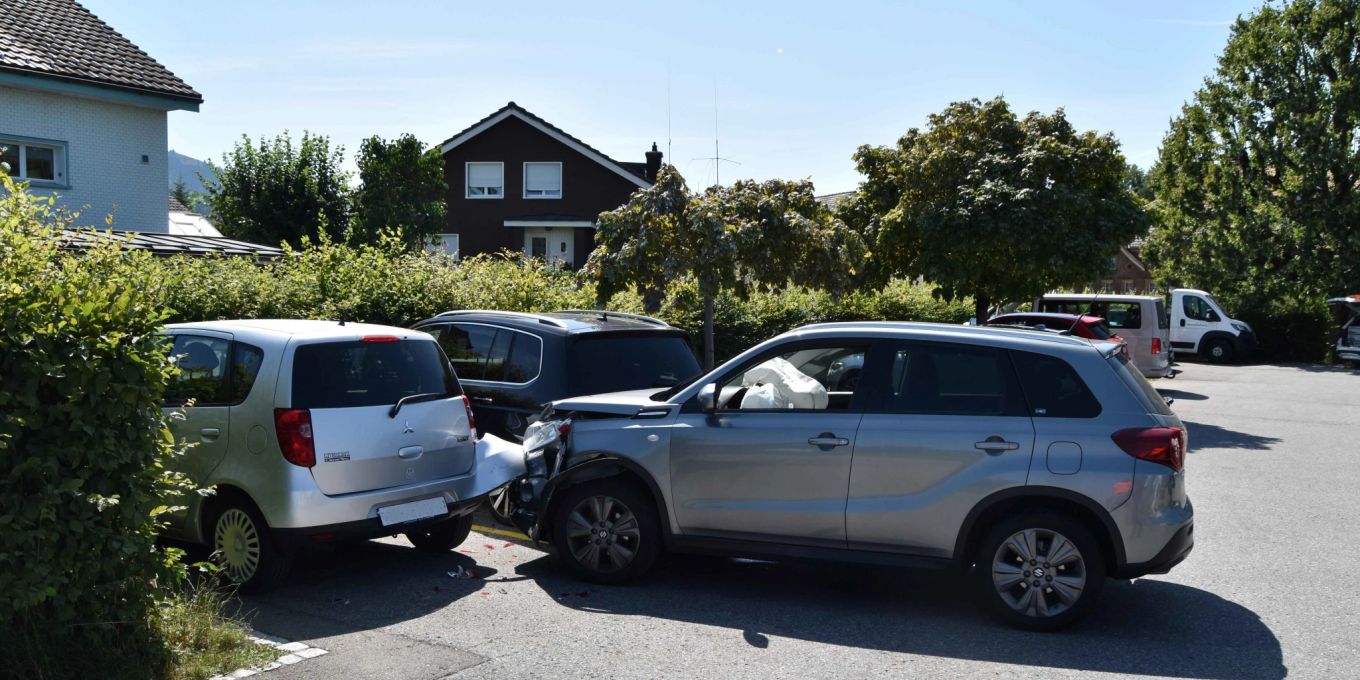 Unfall in Stein AR: Beim Ausparken gegen Fahrzeuge geprallt | Nau.ch
