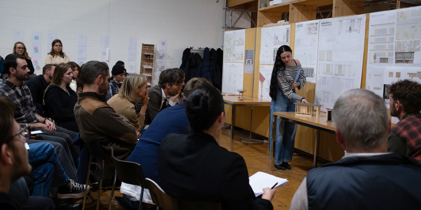 Studierende gestalten Bushaltestelle vor Fachhochschule | Nau.ch