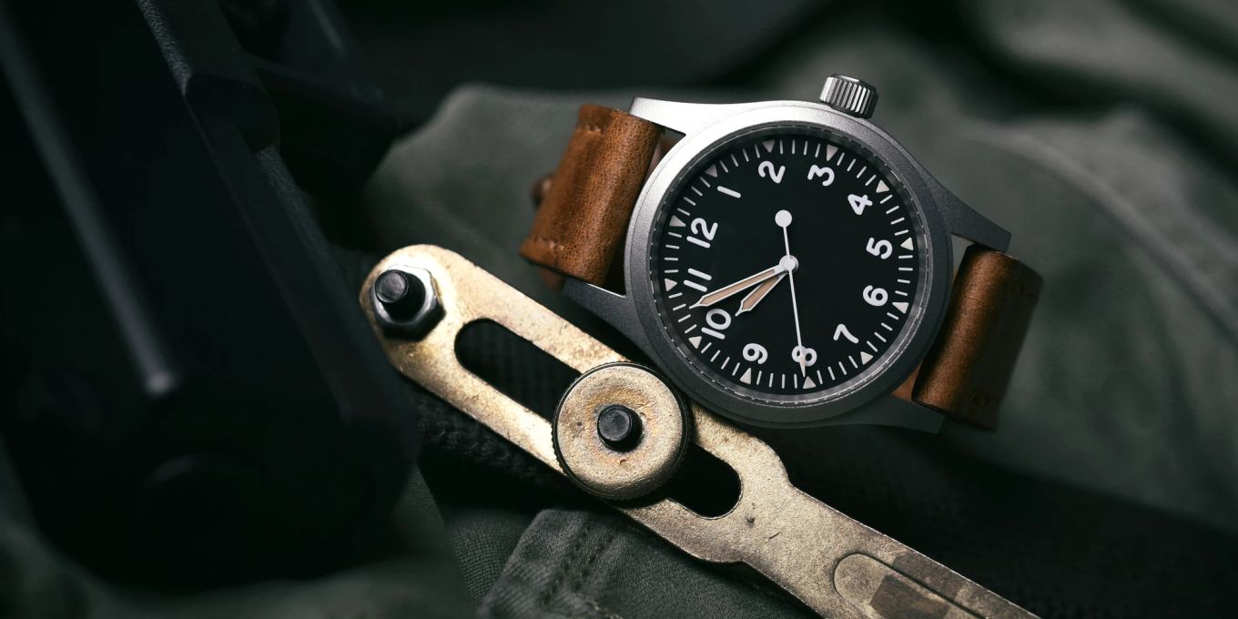 Die «Ridge Titanium Field»-Uhr: Luxus-Accessoire für Abenteurer | Nau ...