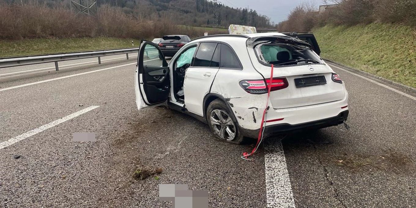 Unfall A1 Suhr AG: Lenker überschlägt sich bei Selbstunfall heftig | Nau.ch